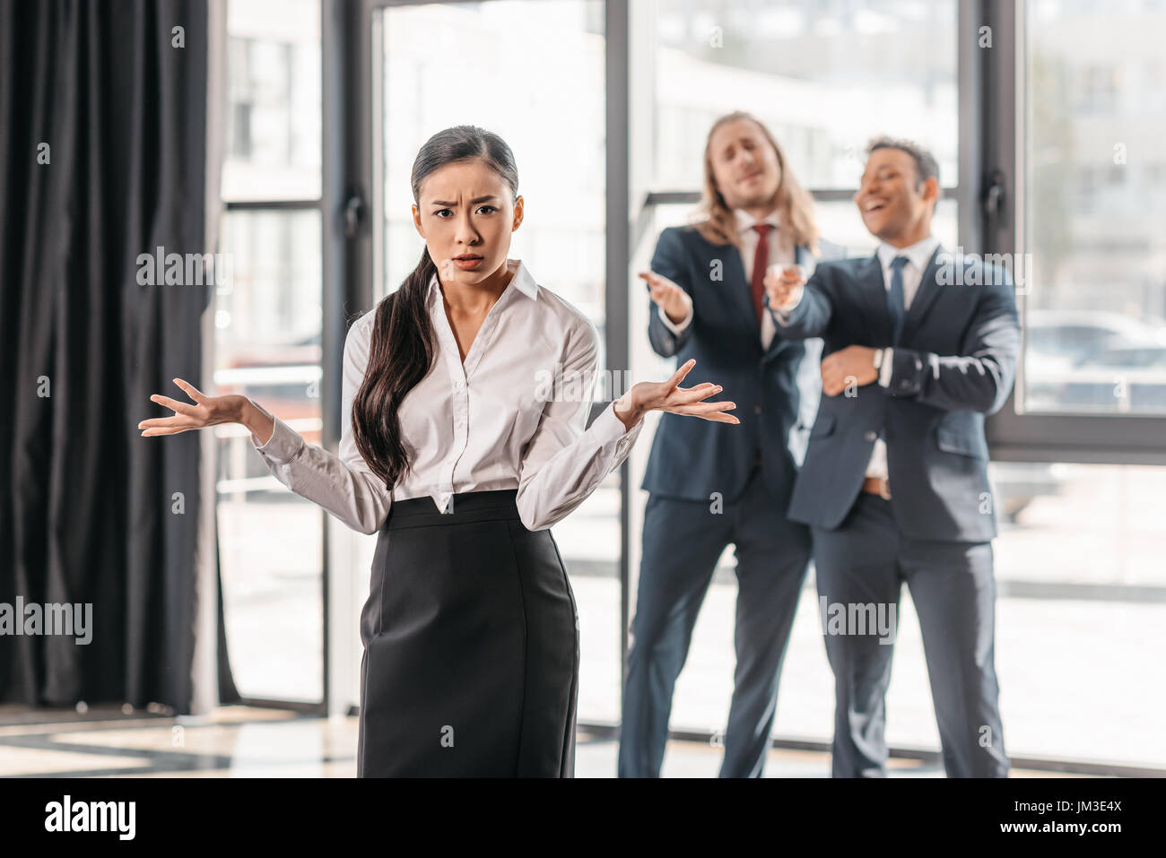 Laughing business men pointing hi-res stock photography and images - Alamy