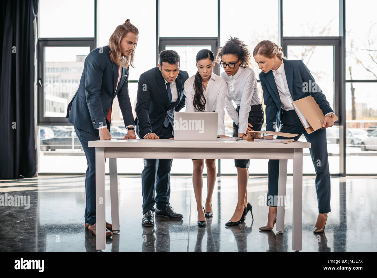 Multicultural office hi-res stock photography and images - Alamy