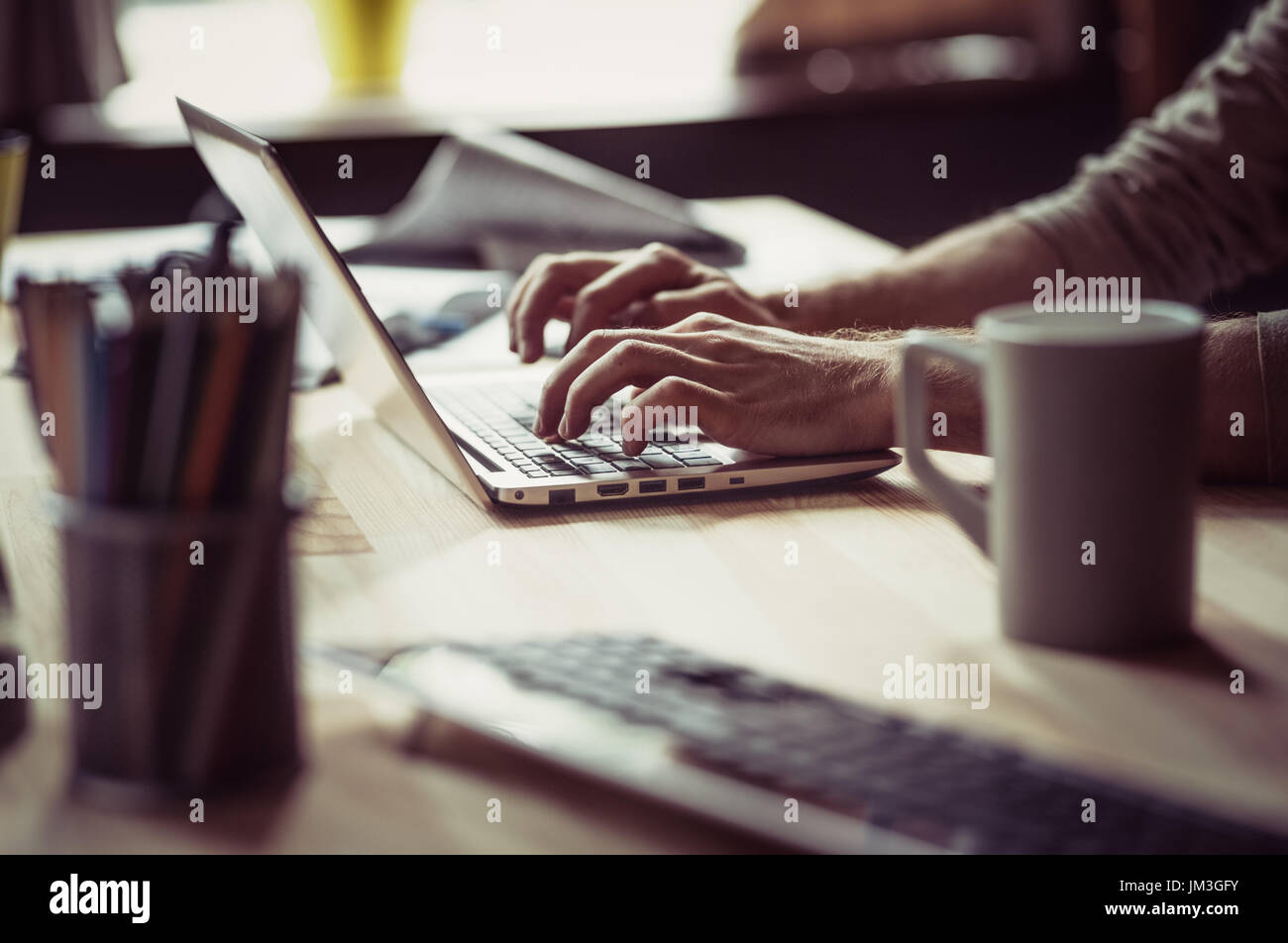 Keyboarding hands hi-res stock photography and images - Alamy