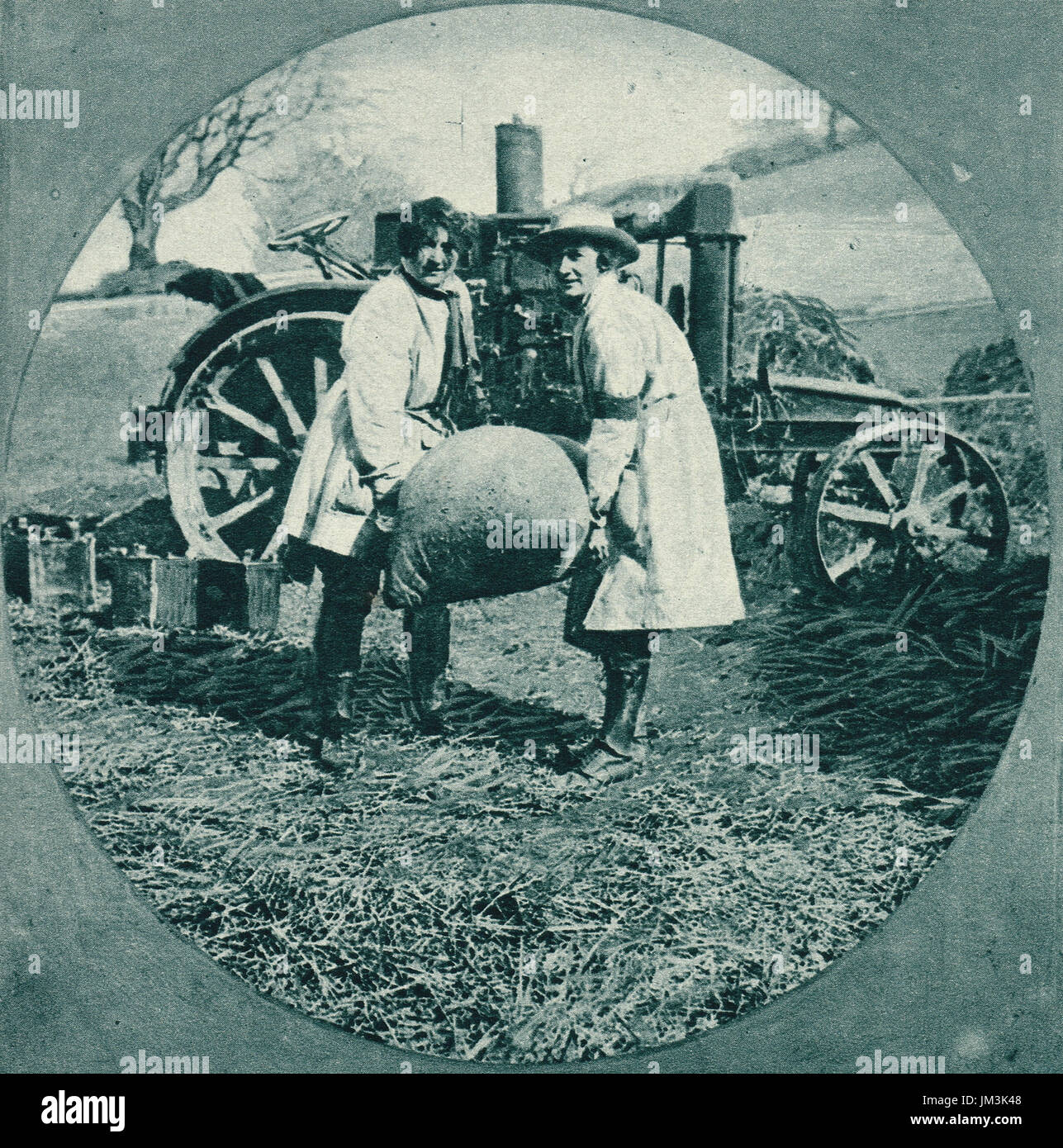 Land army girls hi-res stock photography and images - Alamy