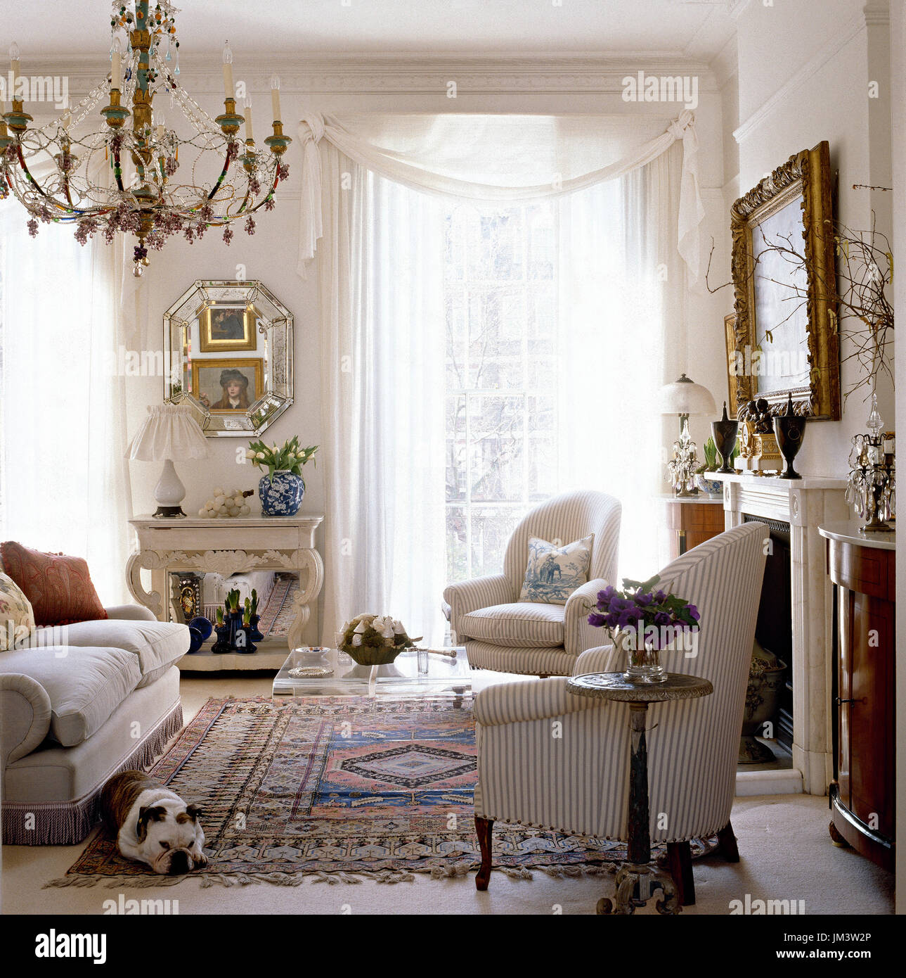 Neutral coloured living room Stock Photo - Alamy