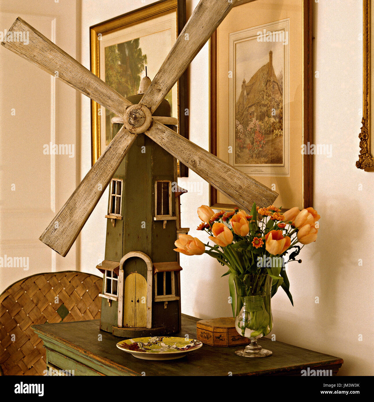 Pictures display table hi-res stock photography and images - Alamy