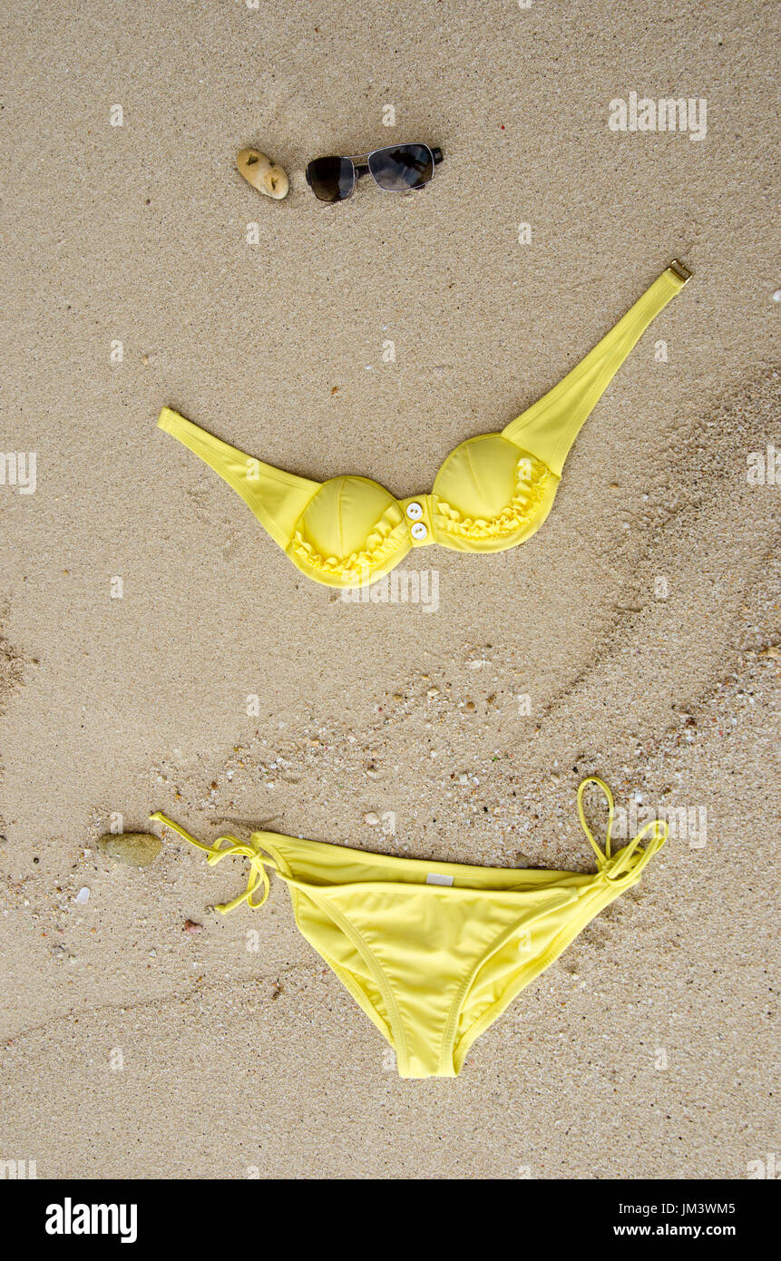 Yellow Bikini Stock Photos & Yellow Bikini Stock Images - Alamy