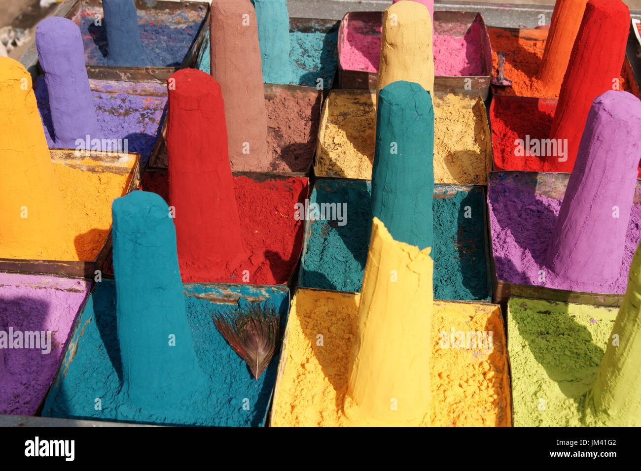 Market stall selling coloured powders at the annual Pushkar Fair in ...