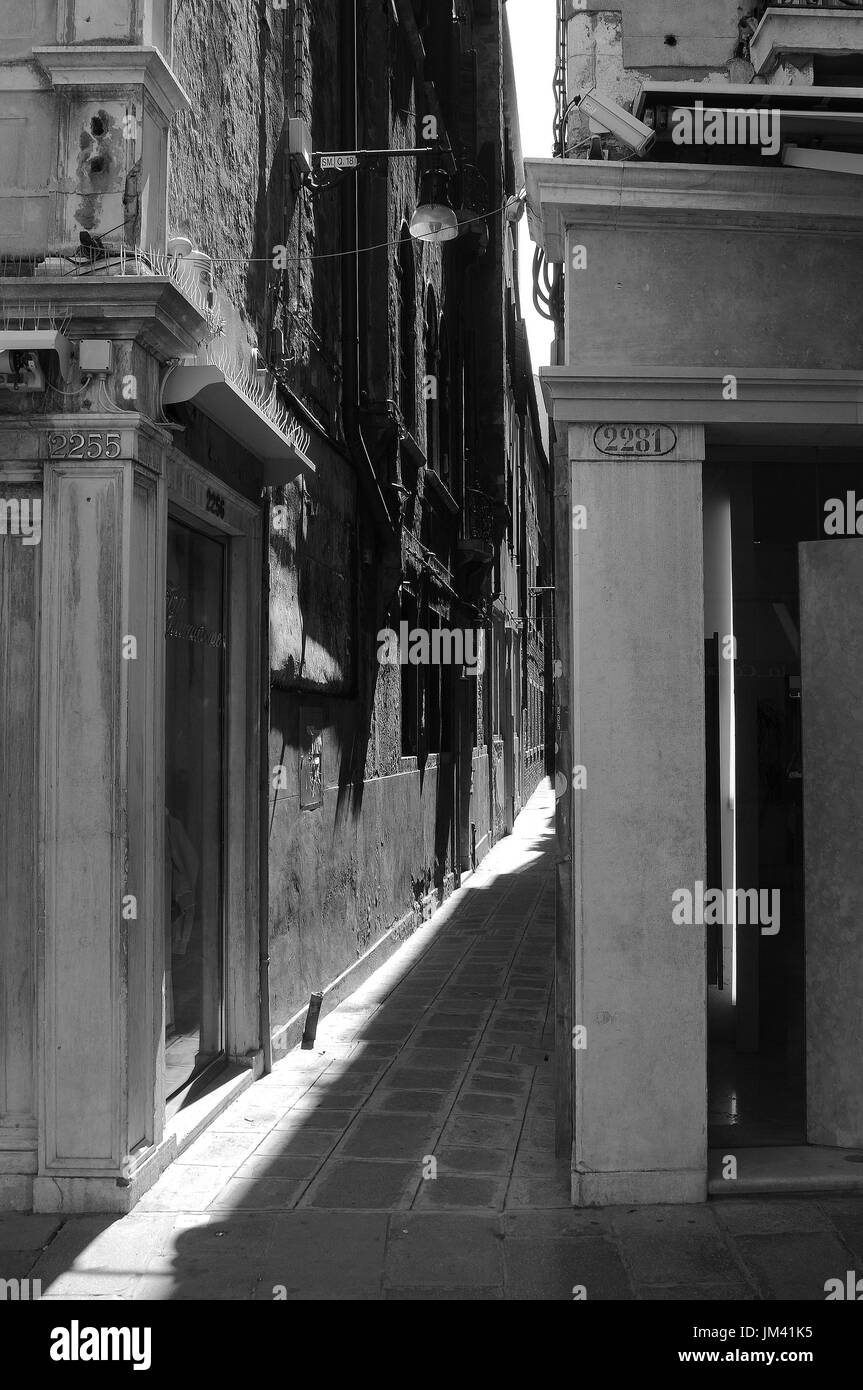 Alleyway in Veince, Italy Stock Photo - Alamy
