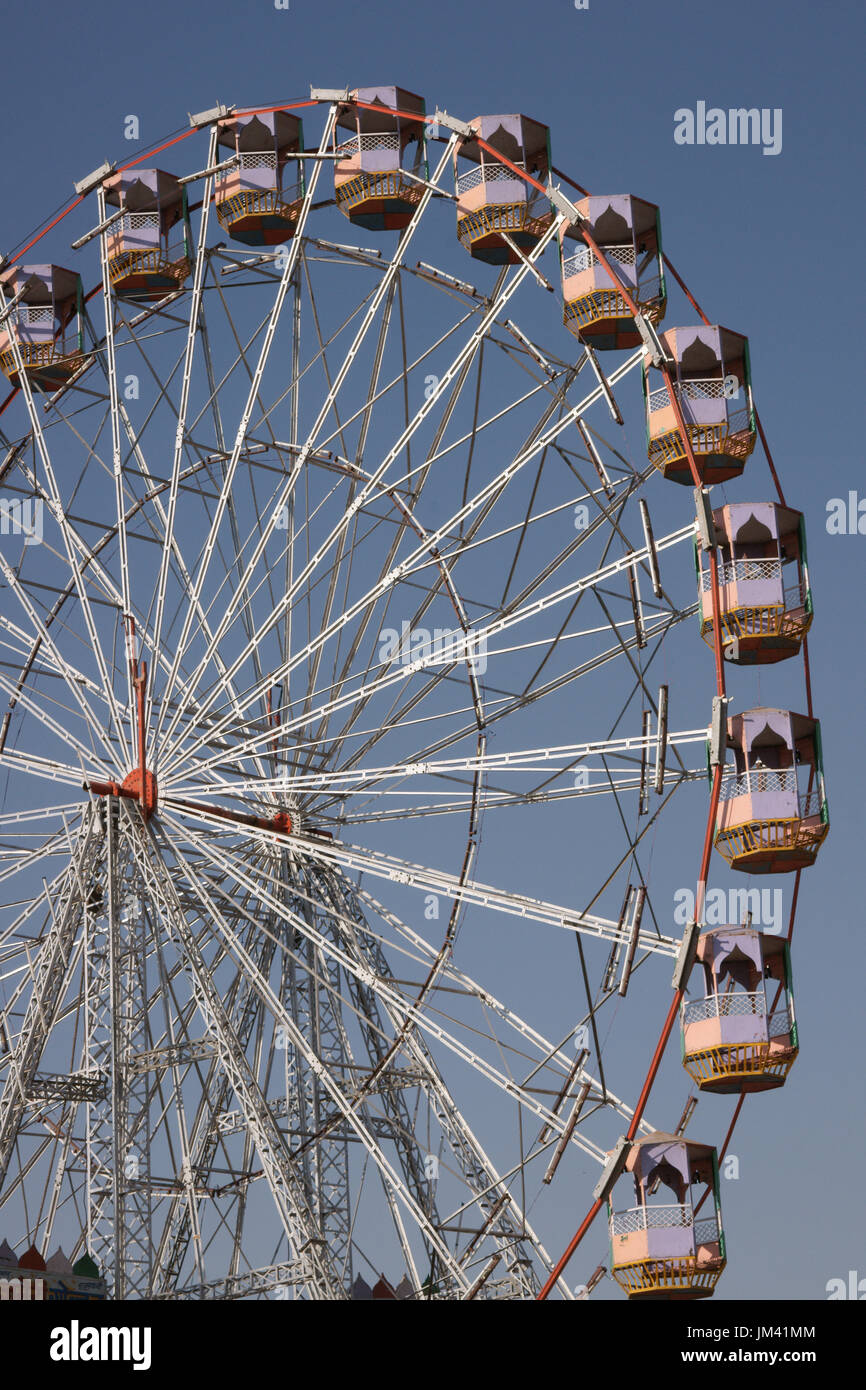 India ferris wheel hi-res stock photography and images - Alamy