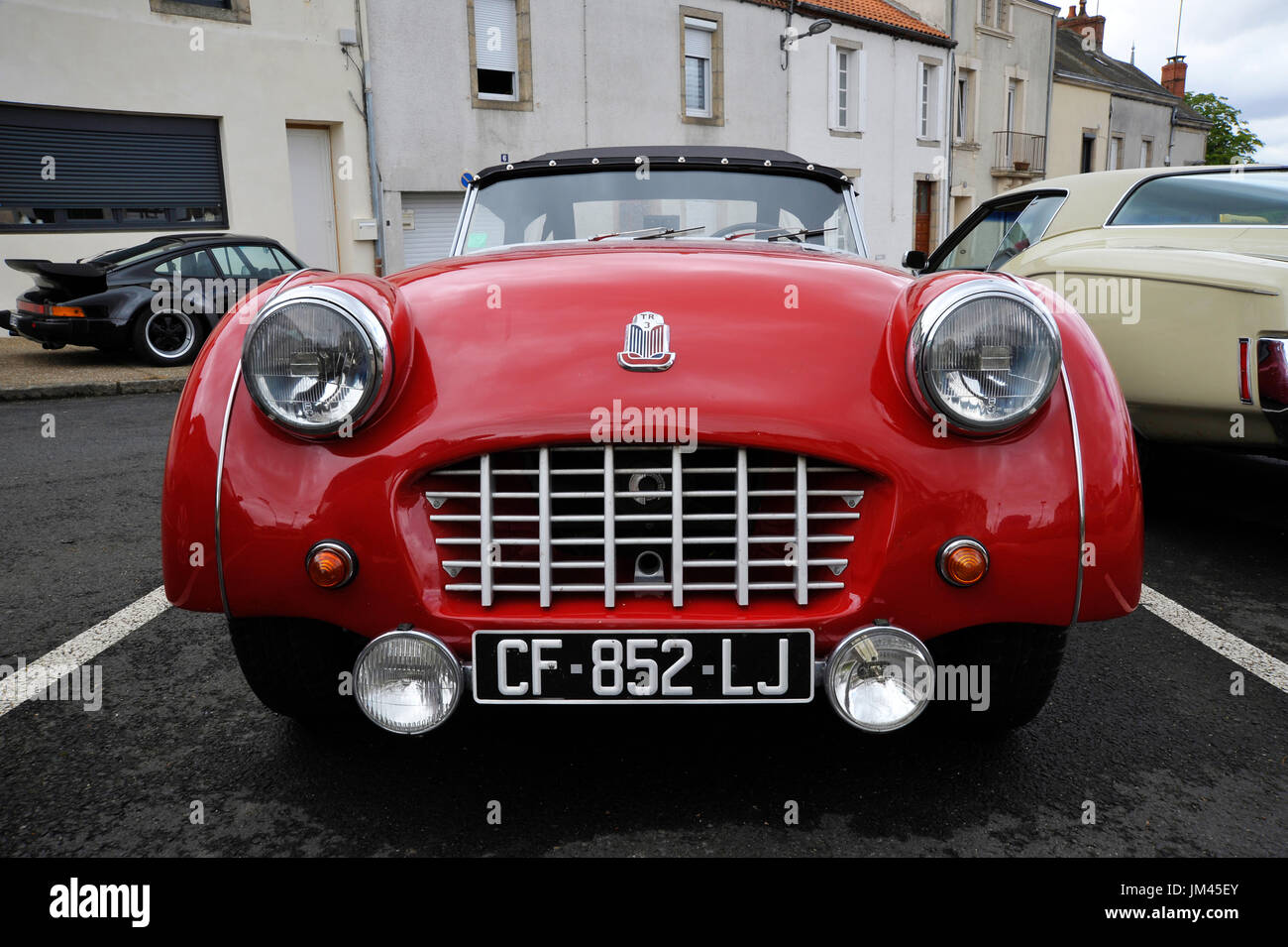 Triumph tr3 badge hi-res stock photography and images - Alamy