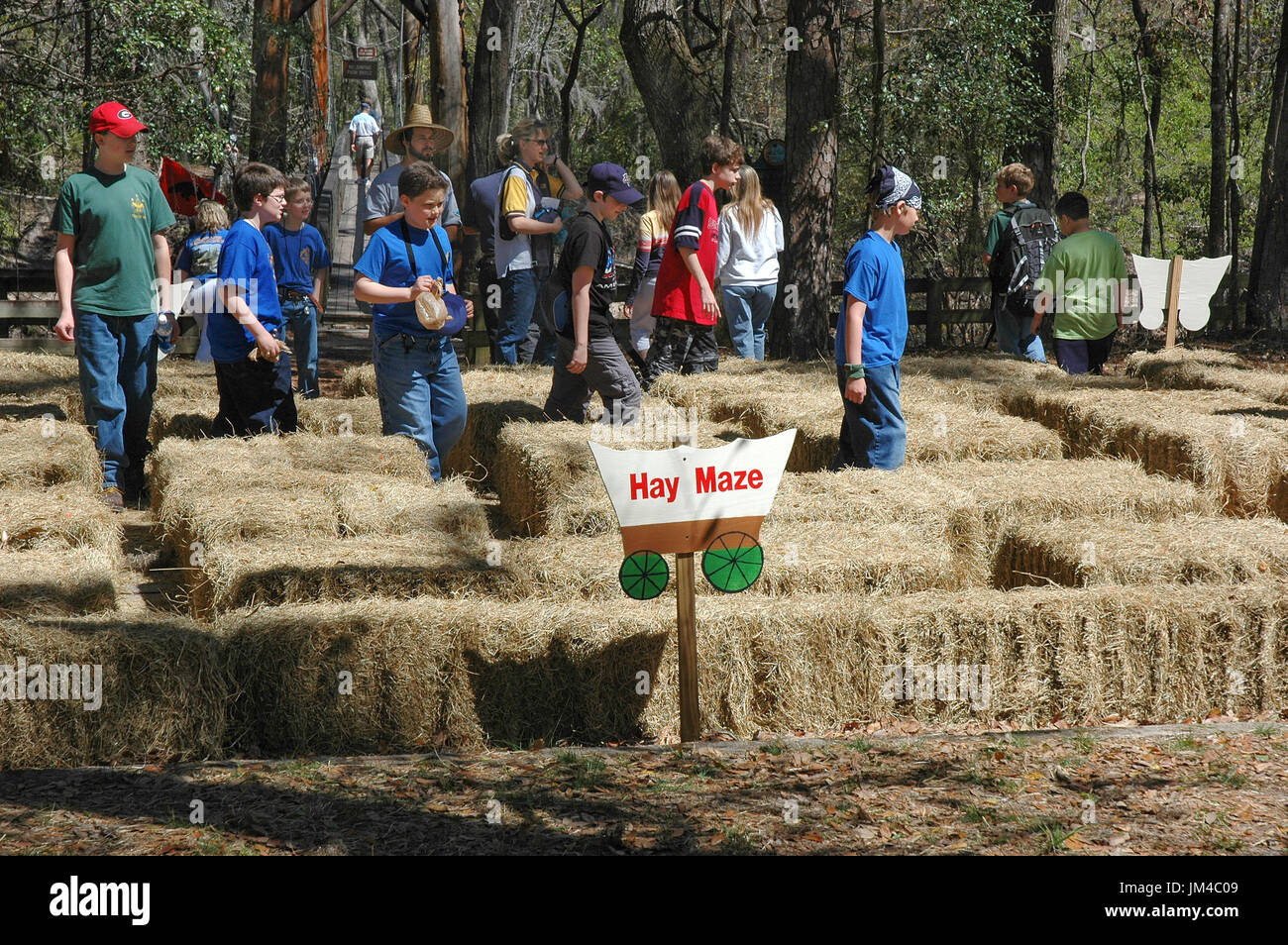 Children exploring maze hi-res stock photography and images - Alamy