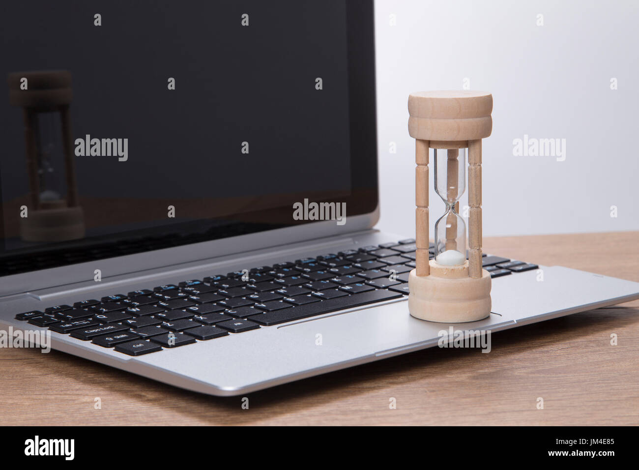 Silver egg timer hi-res stock photography and images - Alamy