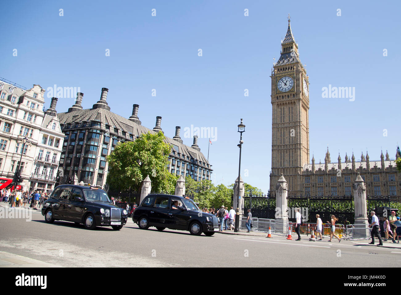 London big ben with taxis hi-res stock photography and images - Alamy