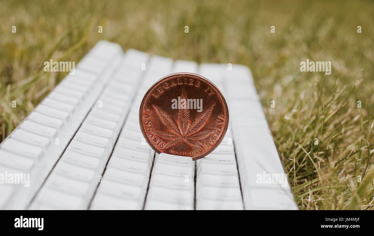 Keyboard and cannabis leaf hi-res stock photography and images - Alamy