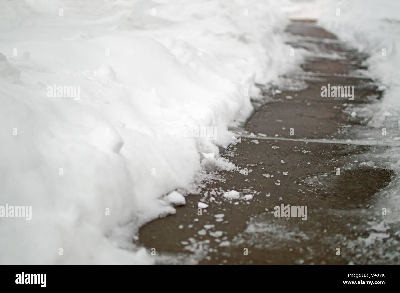 Sidewalk piles of snow hi-res stock photography and images - Alamy