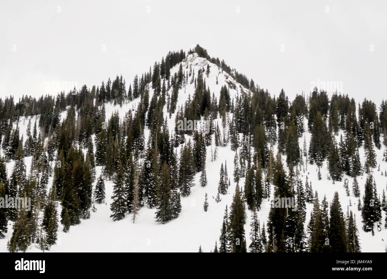 Snow dusted peaks hi-res stock photography and images - Alamy