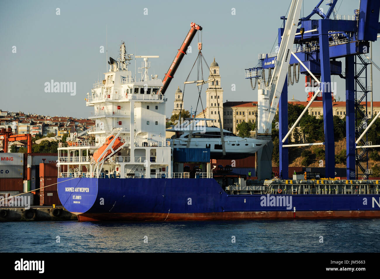 Turkish loading istanbul turkey hi-res stock photography and images - Alamy