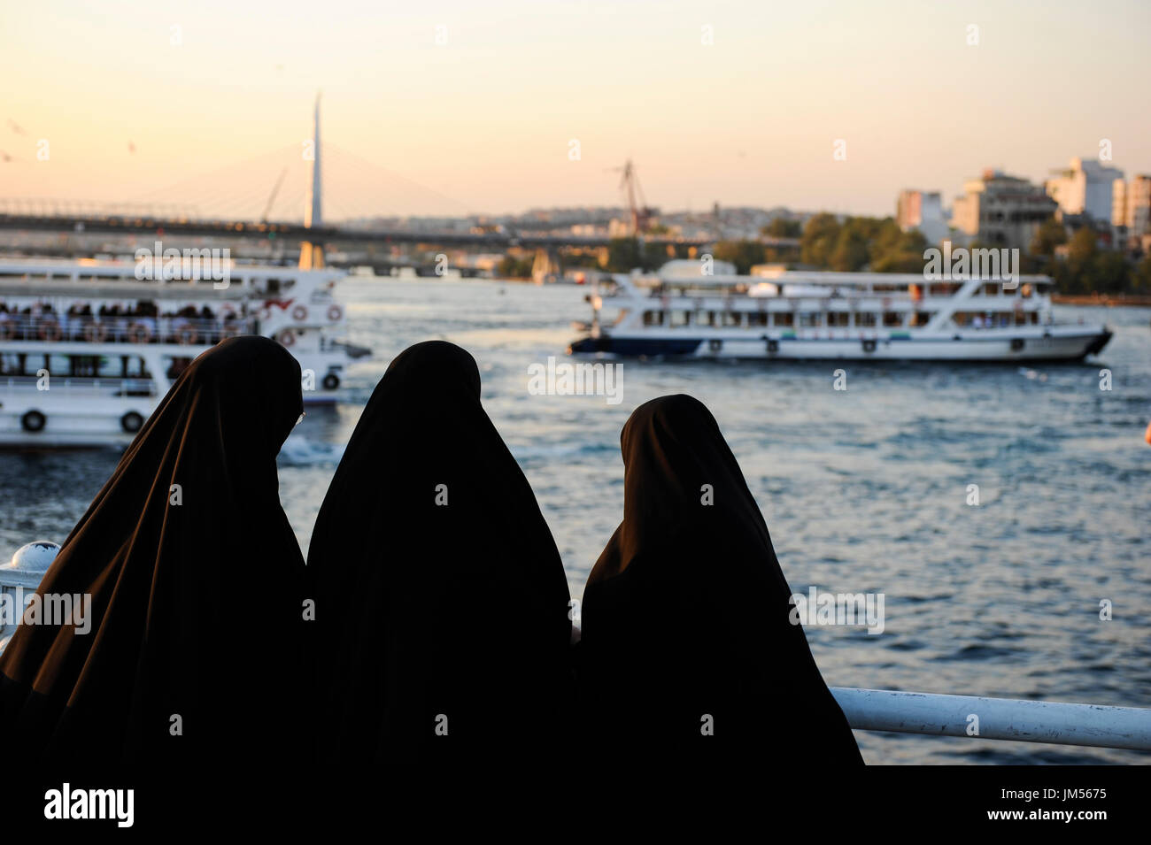 TURKEY Istanbul, veiled muslim women at Golden Horn / TUERKEI Istanbul ...