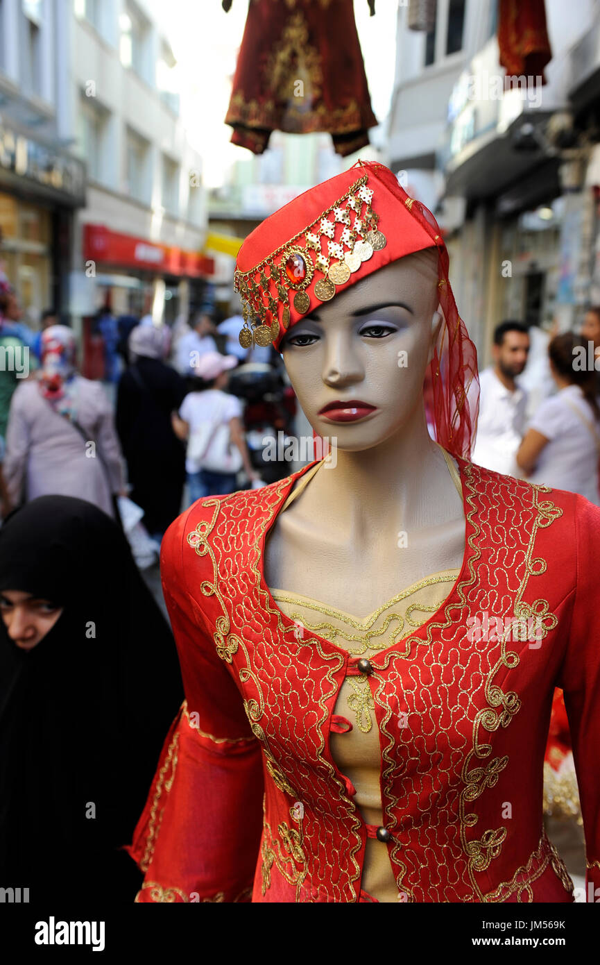 Veiled mannequin hi-res stock photography and images - Alamy