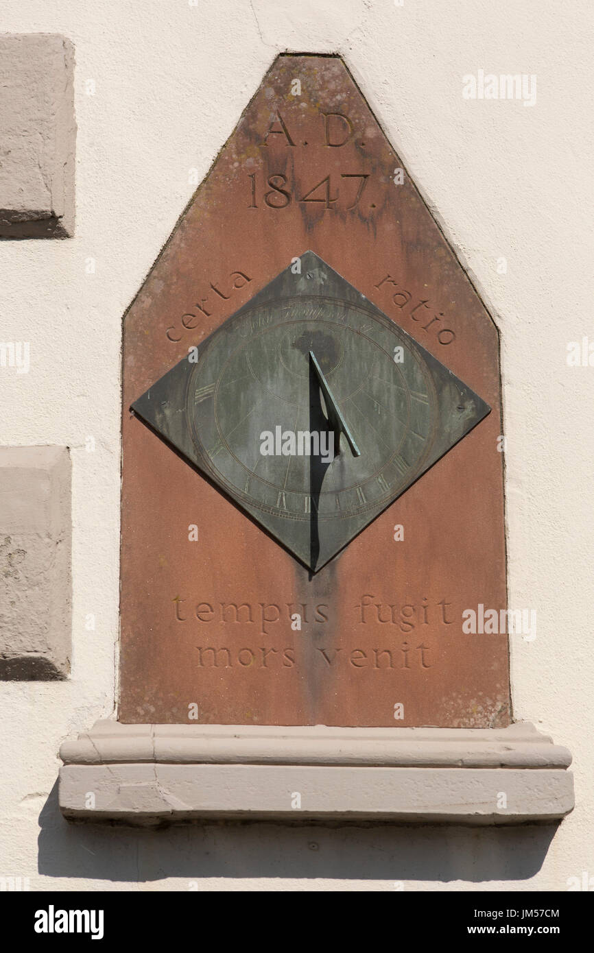 Shadow clock hi-res stock photography and images - Alamy