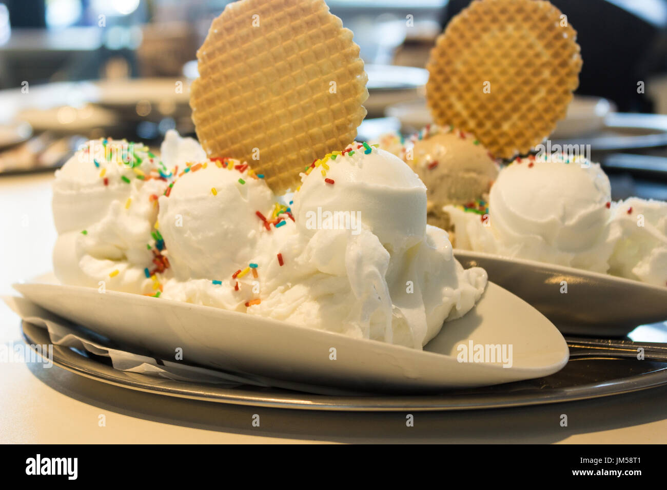 Two balls ice cream cone hi-res stock photography and images - Alamy