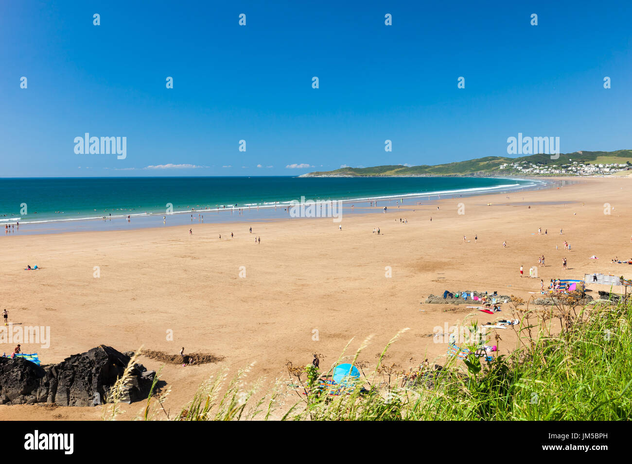 Overlooking the beautiful golden sandy beach at Putsborough Sands Devon ...