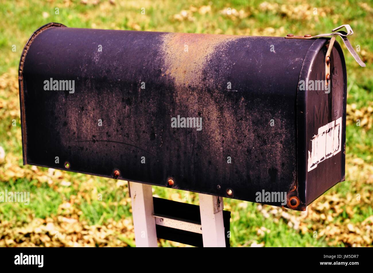 Rusty mailbox outside hi-res stock photography and images - Alamy