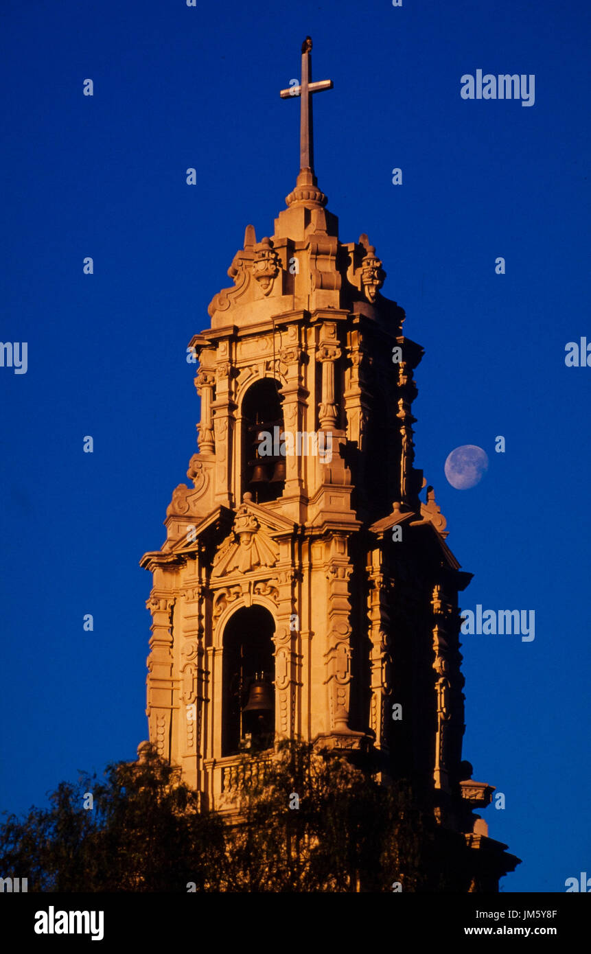 Moon rise over the First Congregational Church in Riverside, California ...