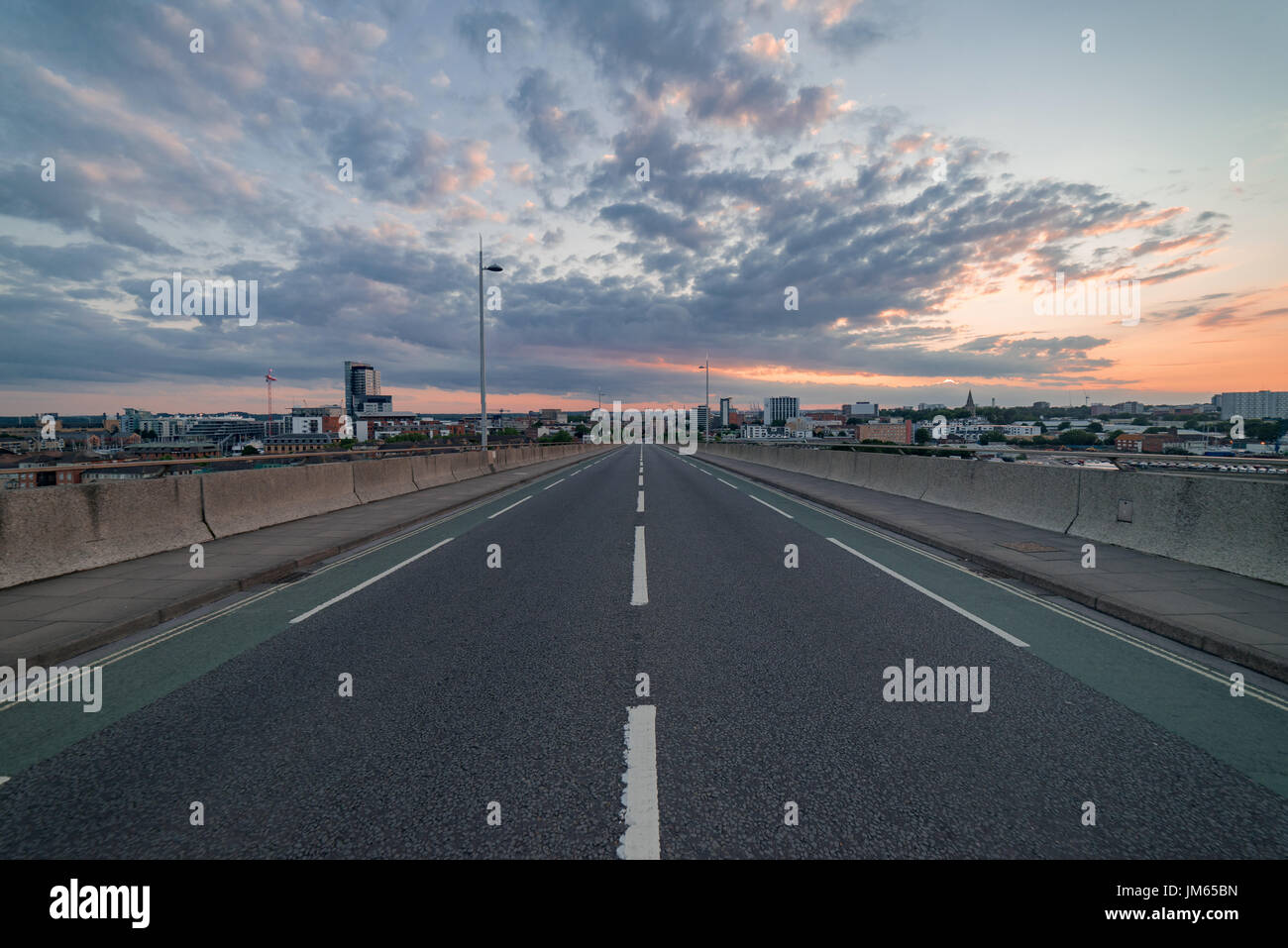 Southampton Itchen Bridge and City skyline Stock Photo - Alamy