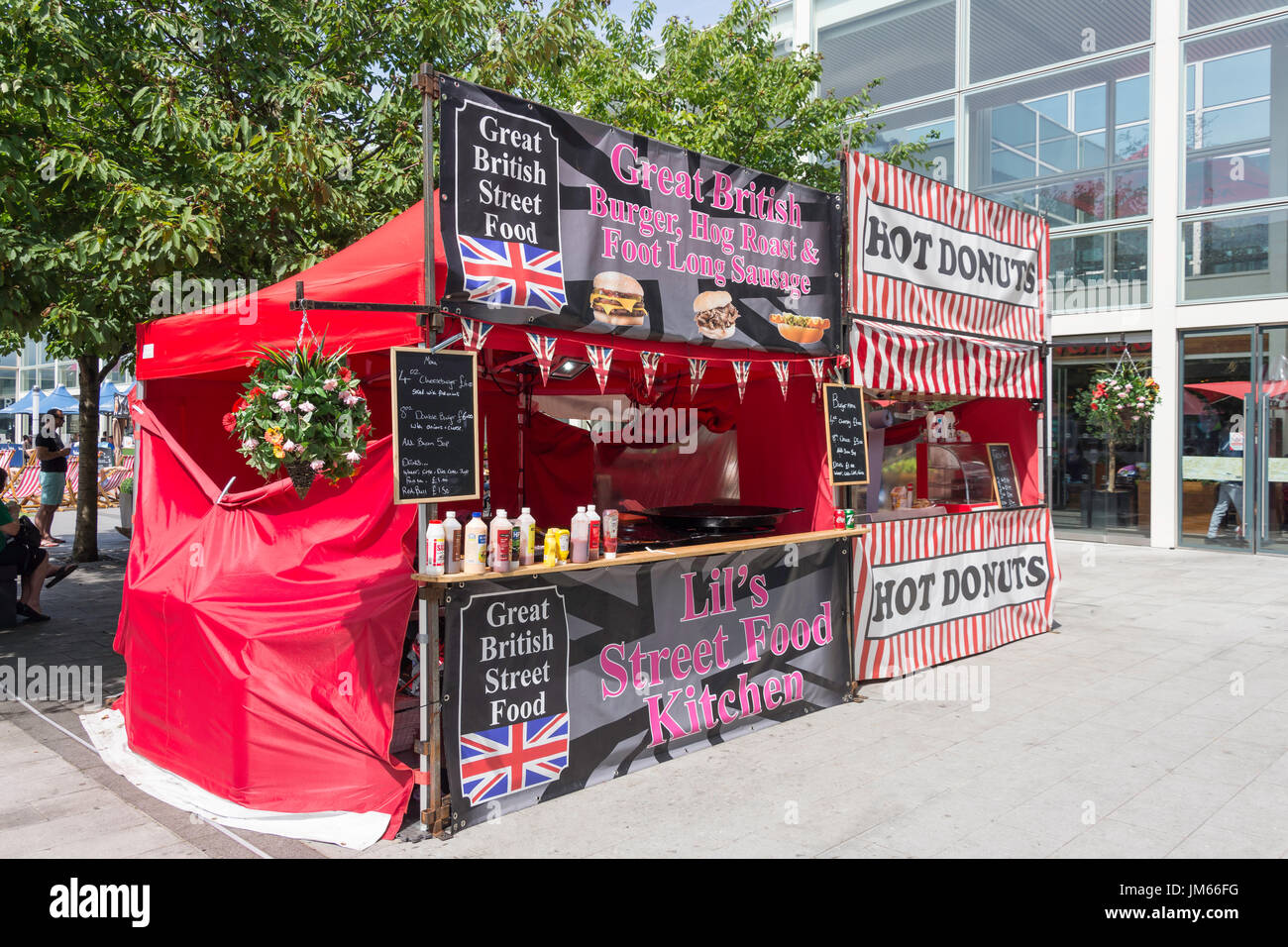 Fast food stalls hi-res stock photography and images - Alamy