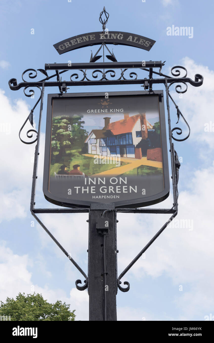 Green road signs uk hi-res stock photography and images - Alamy