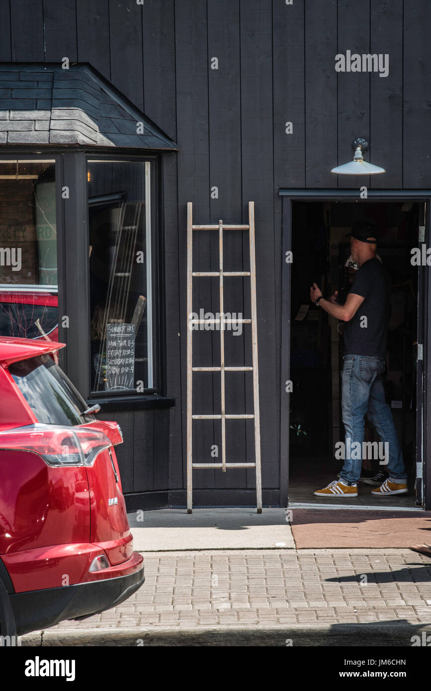 Small town ontario storefronts hi-res stock photography and images - Alamy