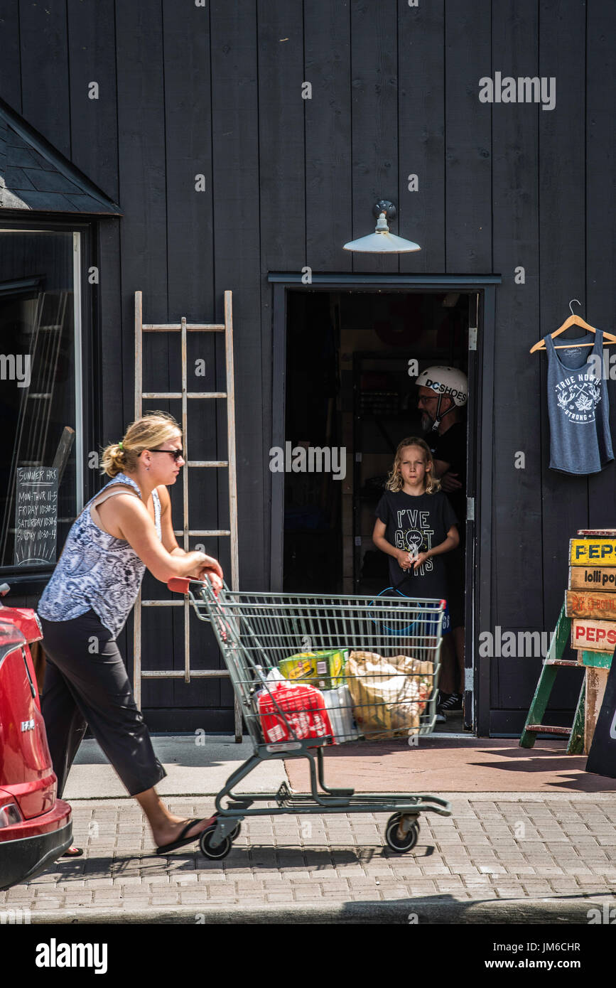 Small Town Ontario Storefronts High Resolution Stock Photography and ...