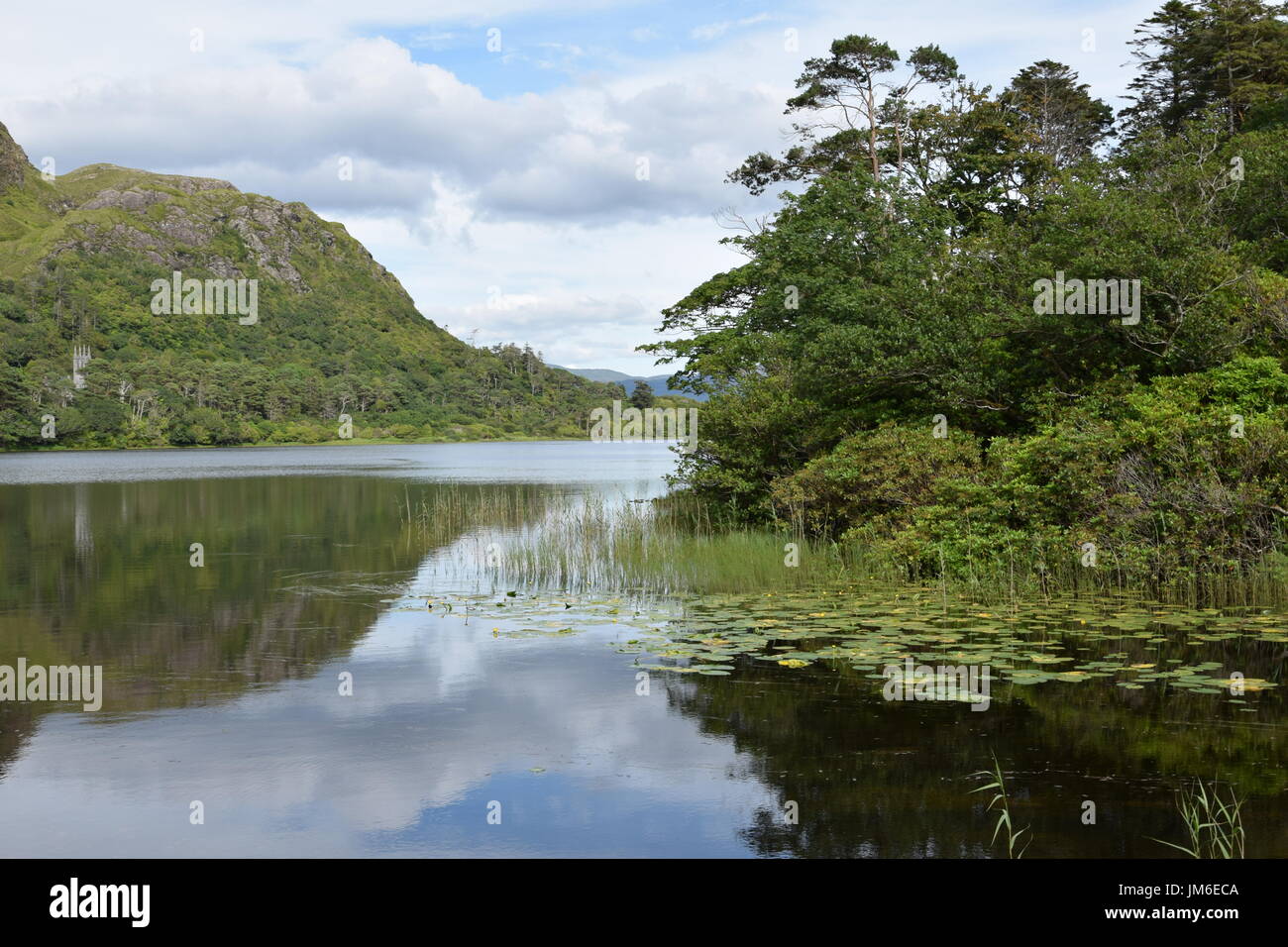 Kylemore abbey and kylemore lake hi-res stock photography and images ...