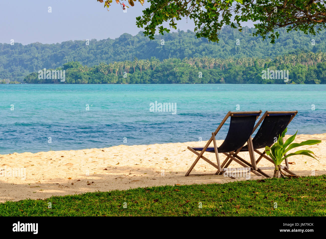 Deckchairs on the tranquil sandy beach at Velit Bay - Espiritu Santo ...