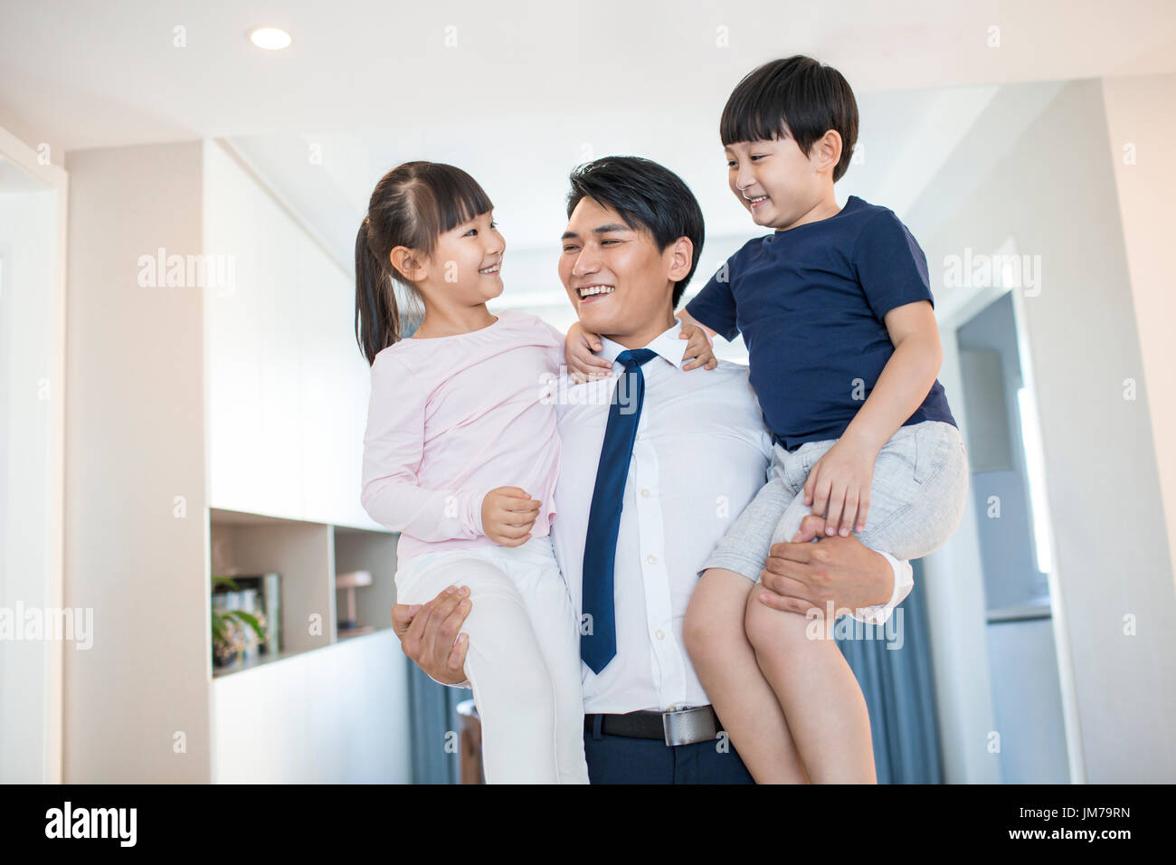 Happy young Chinese family Stock Photo - Alamy