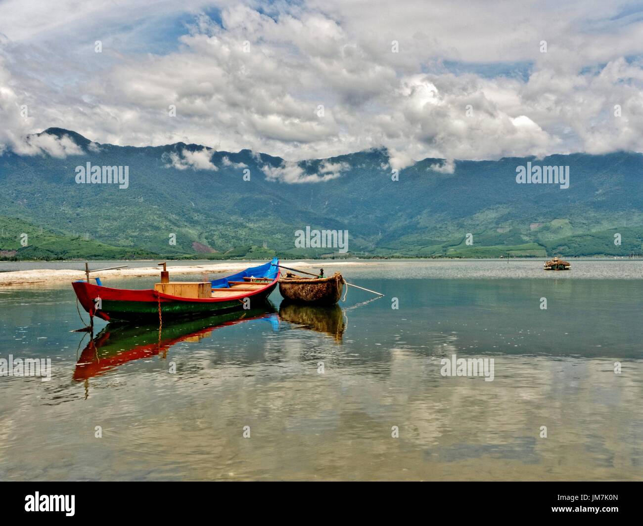 Capturing boats hi-res stock photography and images - Alamy