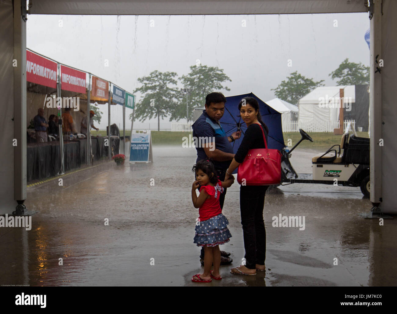 Getting wet rain hi-res stock photography and images - Alamy