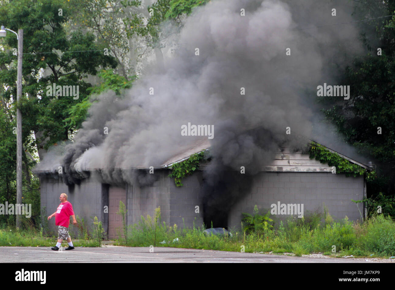 Burning building hi-res stock photography and images - Alamy