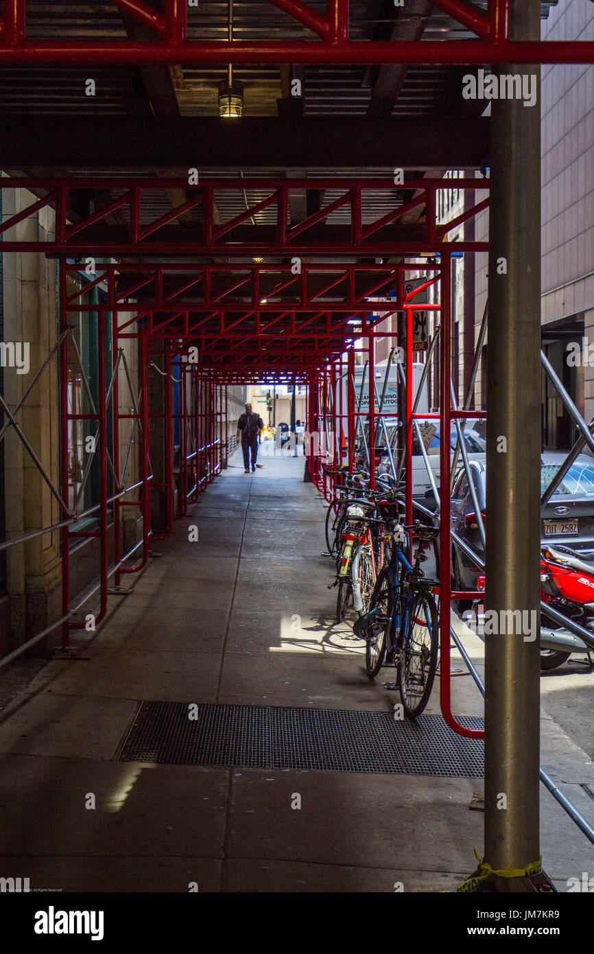 Red scaffold hi-res stock photography and images - Alamy