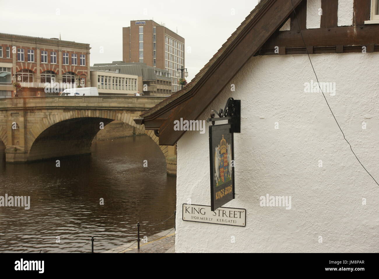 King sing street hi-res stock photography and images - Alamy