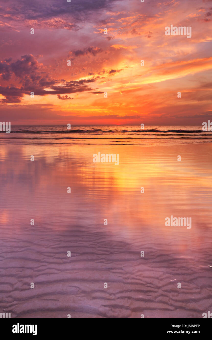 Saturated sunset hi-res stock photography and images - Alamy