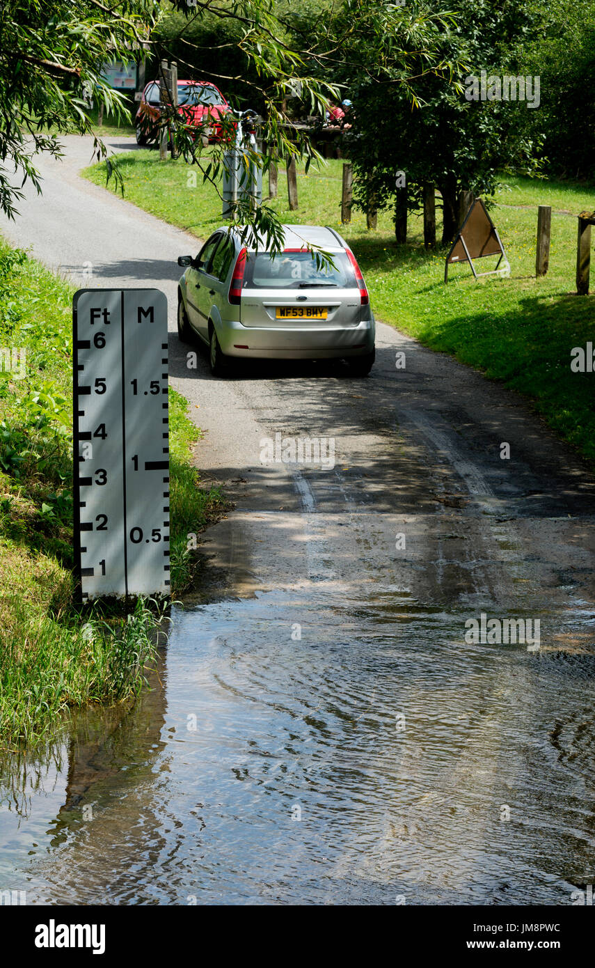 Car driving through ford river hi-res stock photography and images - Alamy