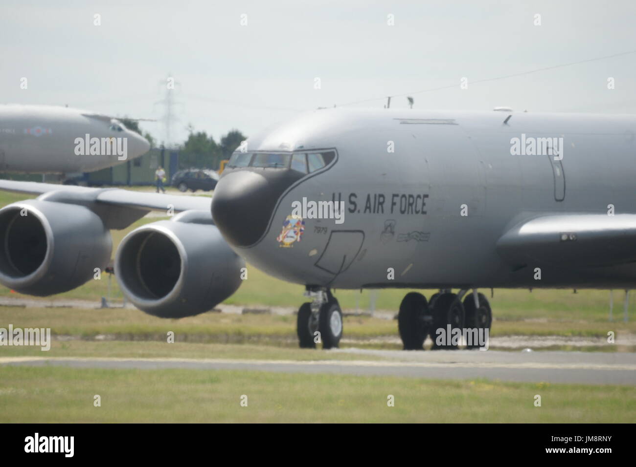 Raf voyager tanker aircraft crew hi-res stock photography and images ...