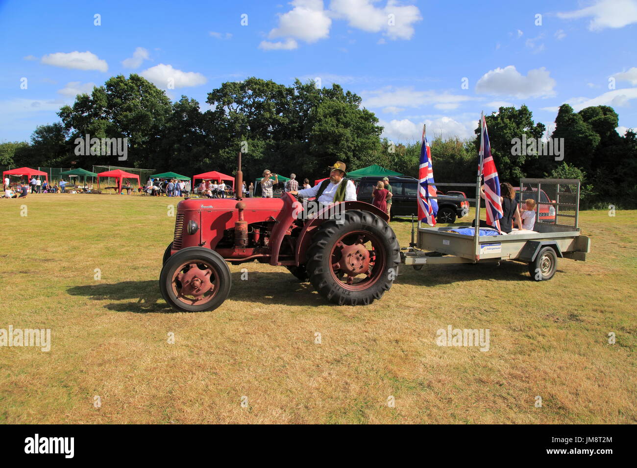 Vintage David Brown tractor giving rides, Sweffling village summer fete ...