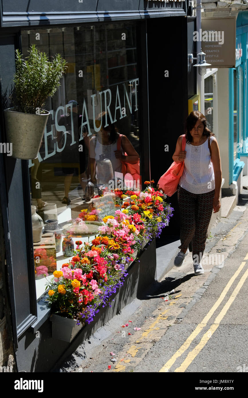 Floral display outside restaurant hi-res stock photography and images ...