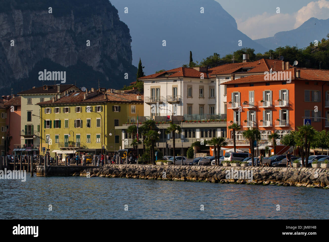 Lakeside buildings building hi-res stock photography and images - Alamy