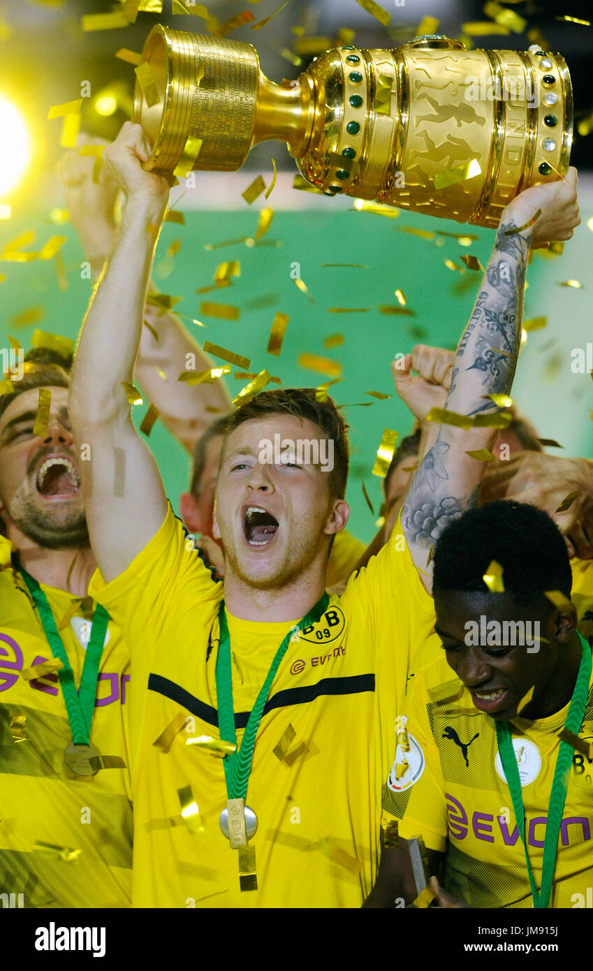 German bundesliga soccer team hi-res stock photography and images - Alamy