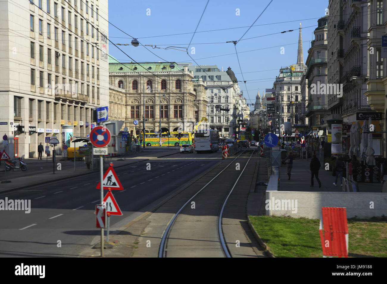 Vienna trolley bus hi-res stock photography and images - Alamy