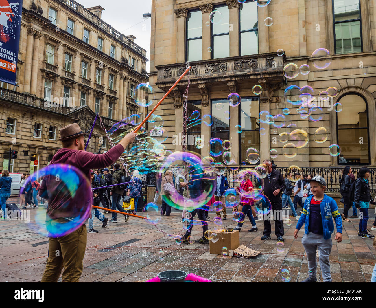 Bubble Man in Glasgow Stock Photo - Alamy