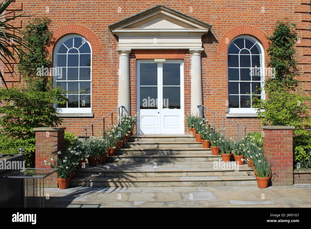Country manor house front door hi-res stock photography and images - Alamy