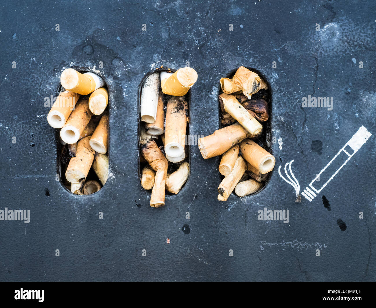 Cigarette ends hi-res stock photography and images - Alamy