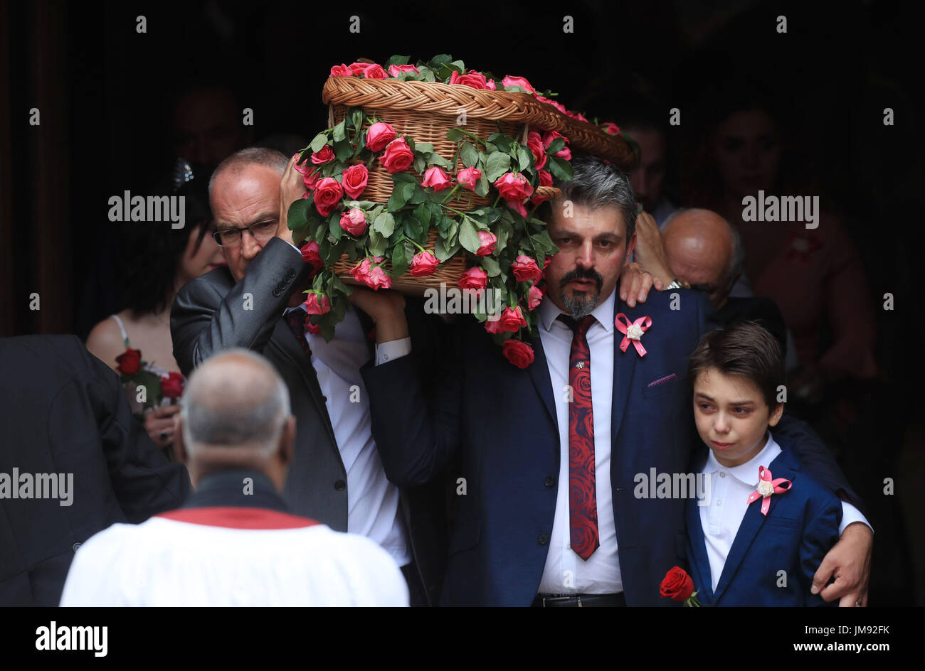 Leave manchester cathedral hi-res stock photography and images - Alamy